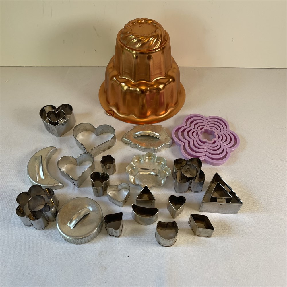 Blazing Auctions - Vtg Copper 3-Tier Jello Cake Mold & Cookie Cutters