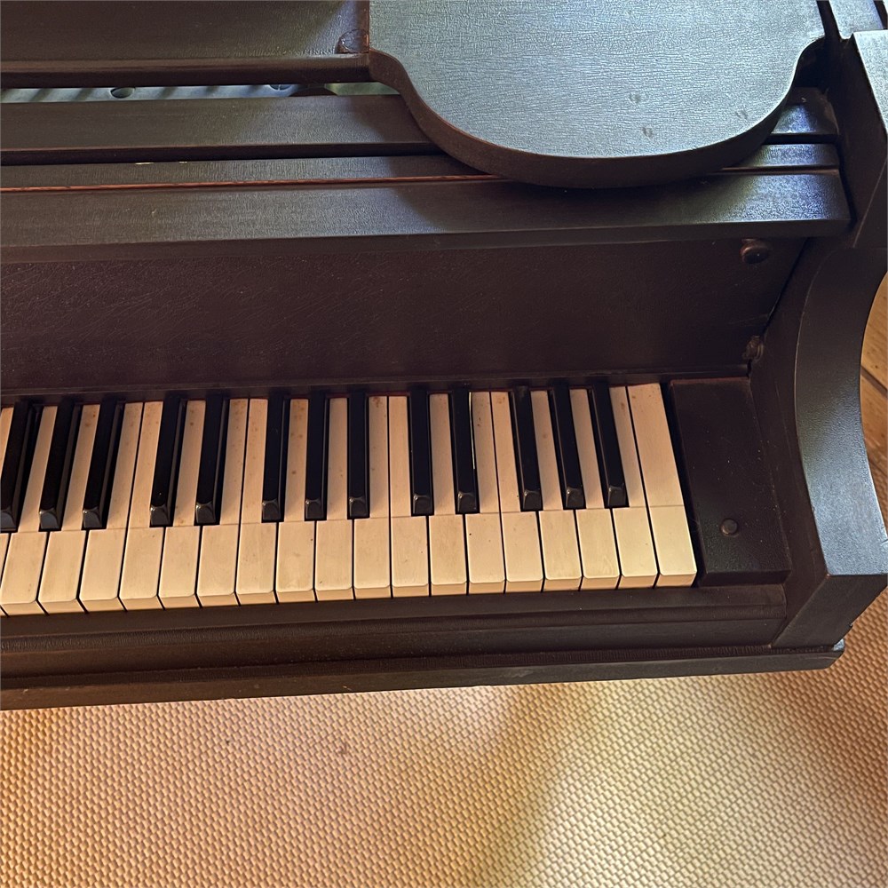 Blazing Auctions - 1926 B.K. Settergren Co. Piano 5985 w/ Storage Bench