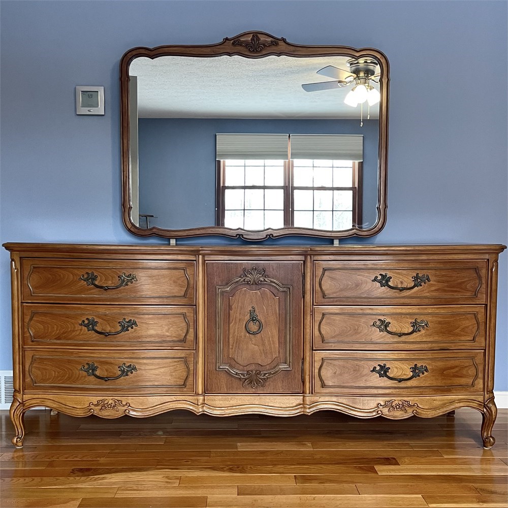 Blazing Auctions - Thomasville French Style Nine Drawer Dresser with ...
