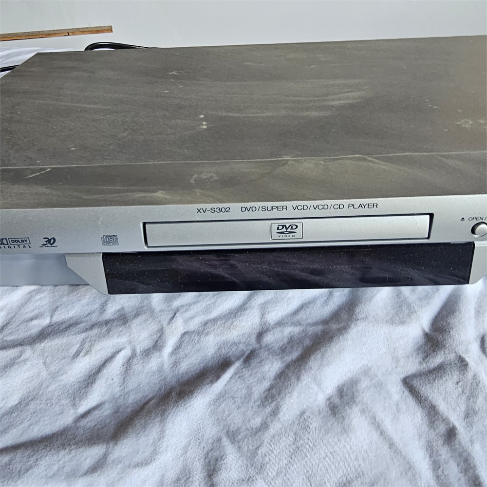 Blazing Auctions - JVC XV-S302 DVD/SUPER VCD/VCD/CD PLAYER.