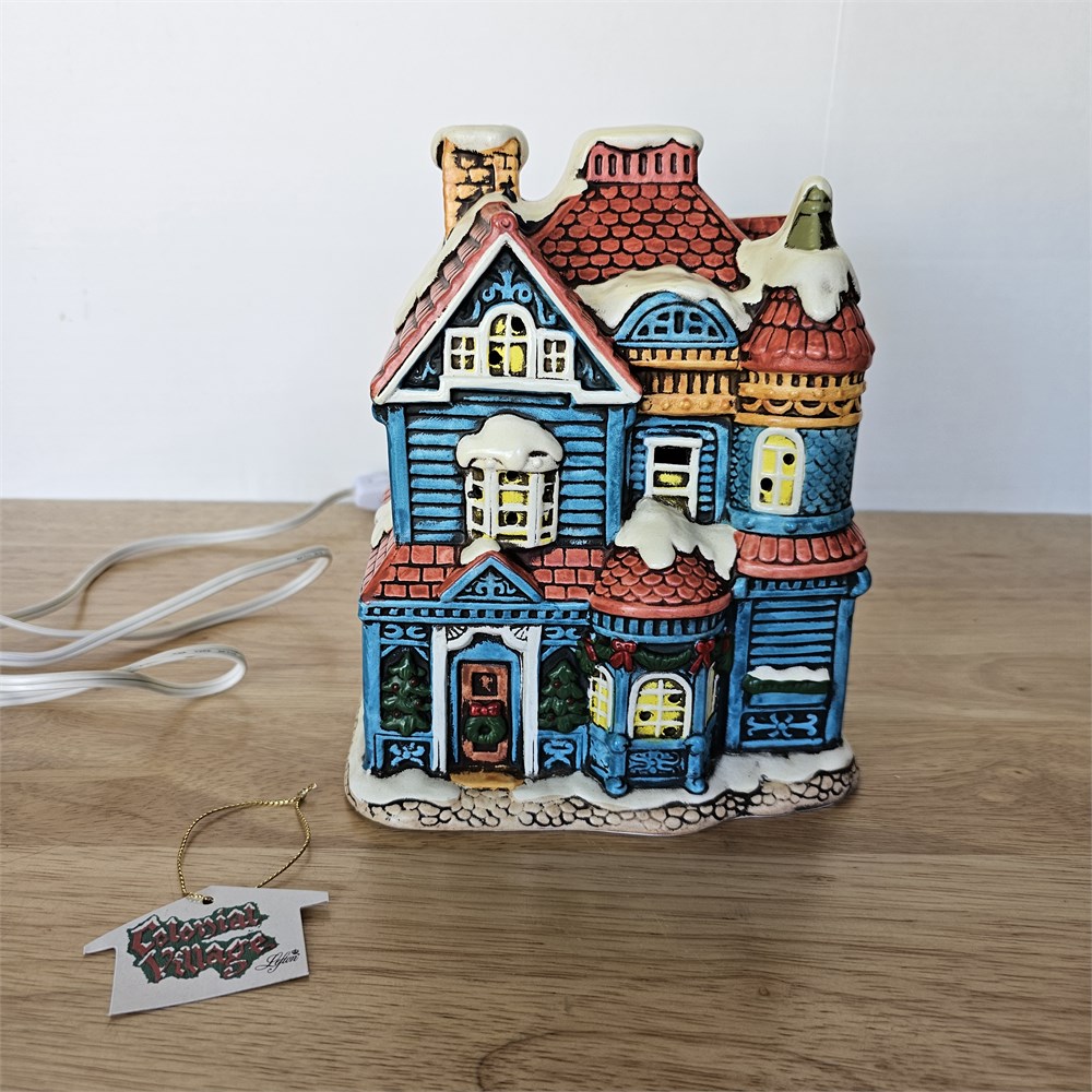 Blazing Auctions - 1987 Lefton colonial village lighted house in ...