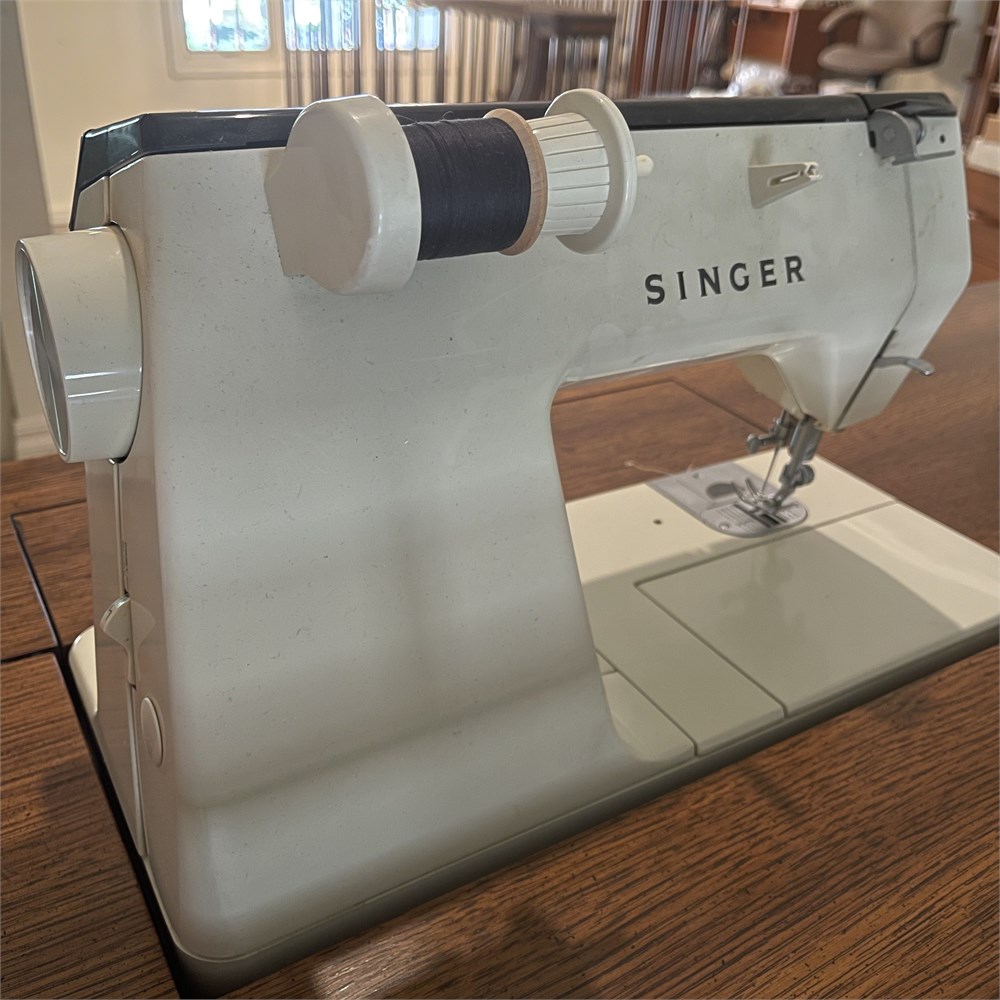 Blazing Auctions - Vtg Singer Athena 2000 Sewing Machine Cabinet