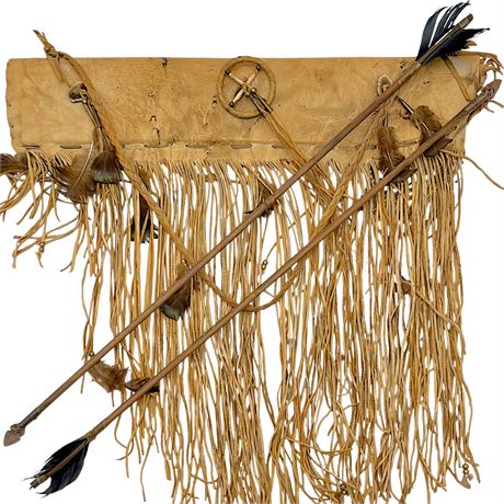 Blazing Auctions - Native American Buck Skin Quiver & (2) Arrows