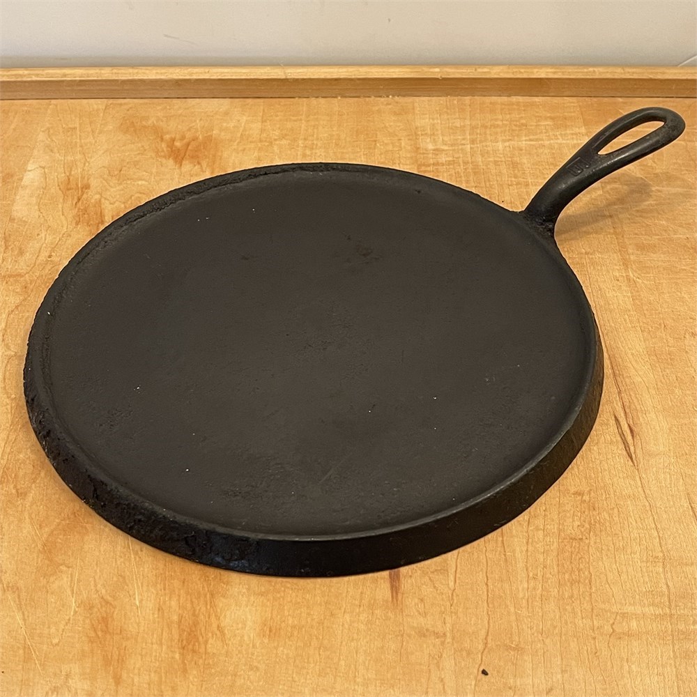 Blazing Auctions - Griswold 9" Round Cast Iron Griddle