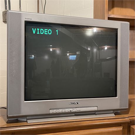 Blazing Auctions - Old Sony Trinitron 24" Color TV - Model KV-24FV12 w ...