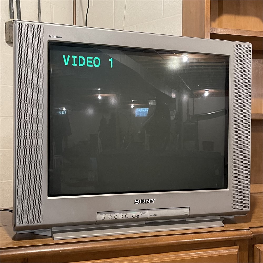 Blazing Auctions - Old Sony Trinitron 24" Color TV - Model KV-24FV12 w ...