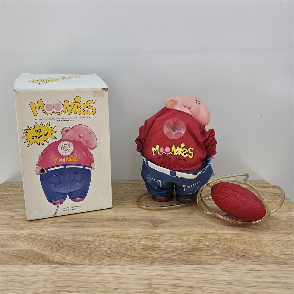 Blazing Auctions - 1988 "Moonies" gag toy in original box